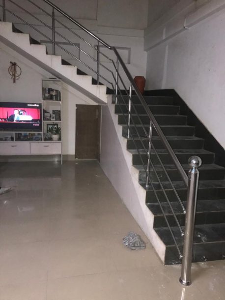 Steel railing – Yellow Chain